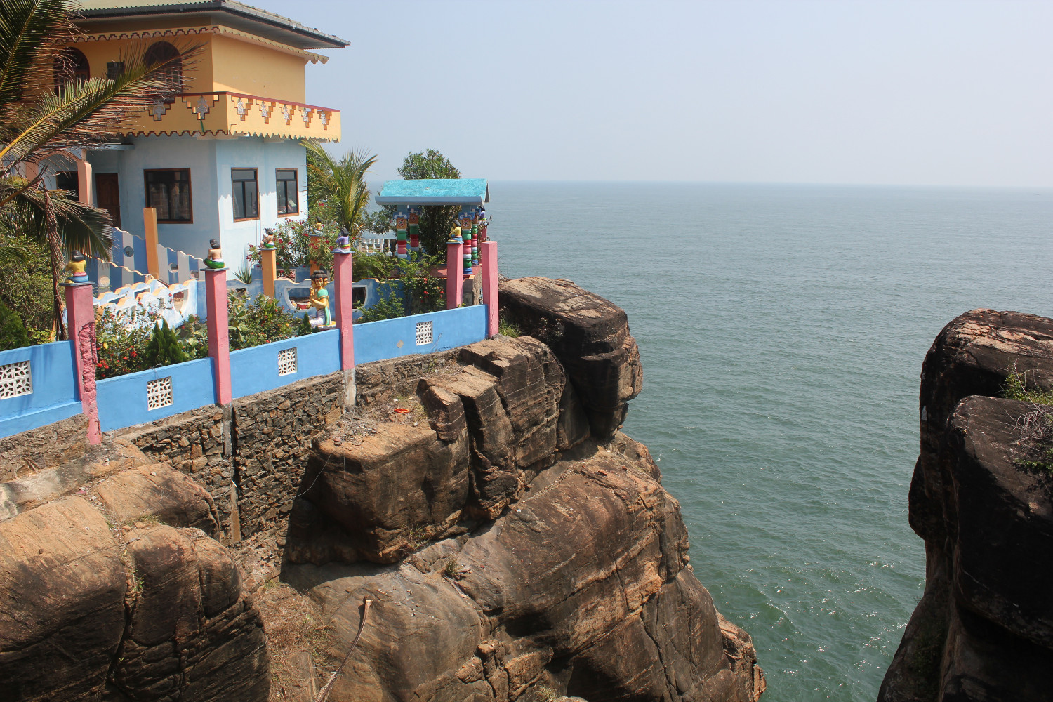 View from the cliff top temple in Trincomalee (Photo: PEARL) – People ...